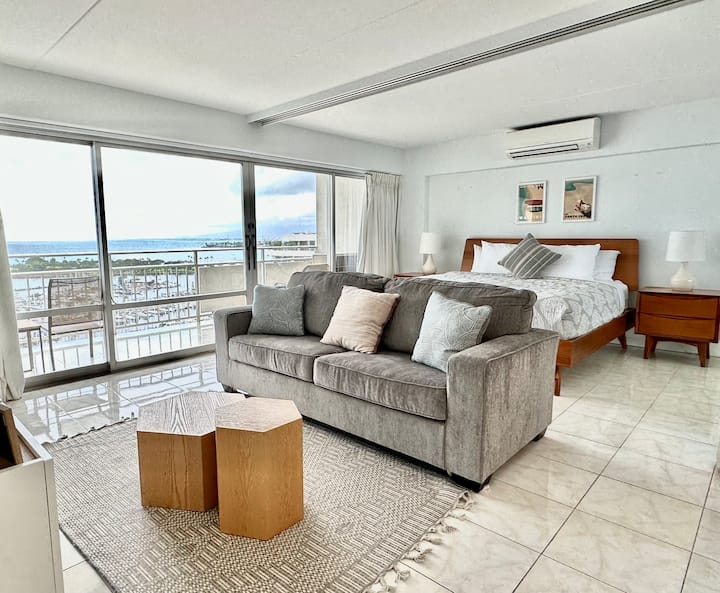 Oceanview Waikiki Modern Studio (King Bed*1704) - Kailua, HI