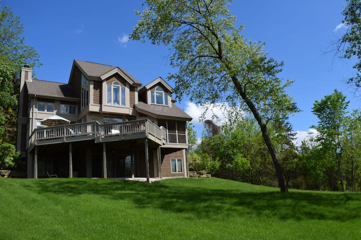 Sunny Family Retreat In Galena With Nature Views - Galena, IL