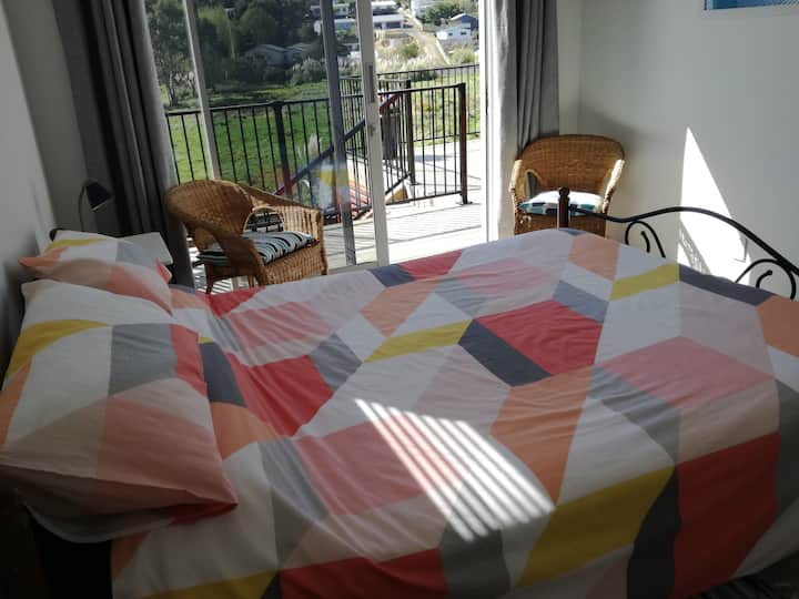 Warm And Sunny Private Room In Quiet Location. - Raglan