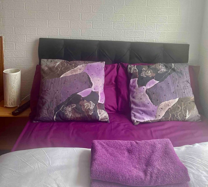 Cosy Room In A Townhouse - Lordswood, Chatham - Chatham