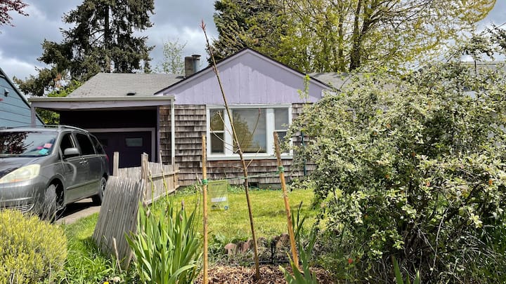Artist’s Home By The River In Whiteaker - Eugene, OR