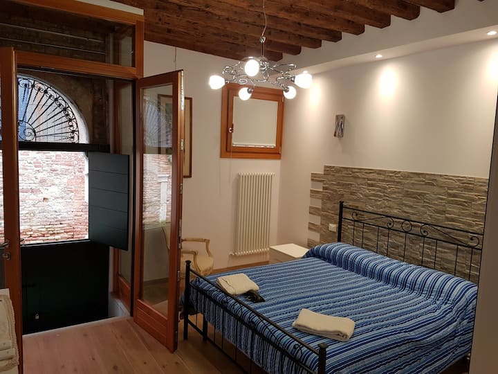 Gorgeous On The Canal - Venice