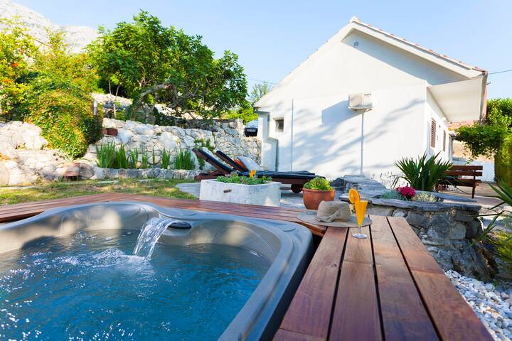 Holiday Home Mendy W/ Whirlpool Tučepi - Tučepi