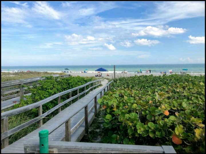 Modern Seaside Getaway - Cape Canaveral, FL