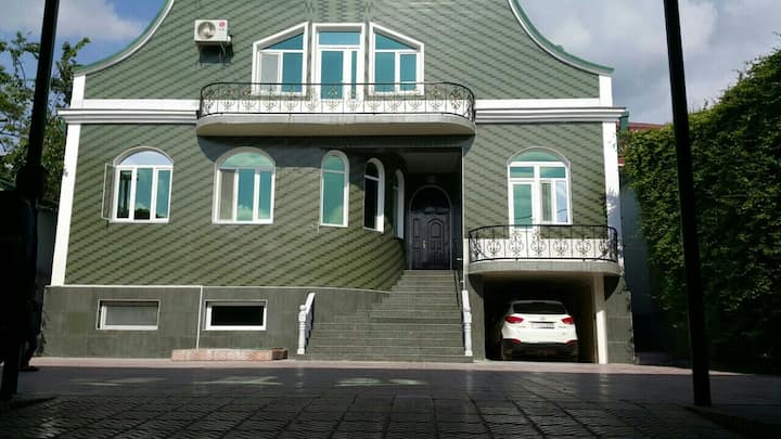 Comfort House Near Omar Hayam Rest. - Dushanbe