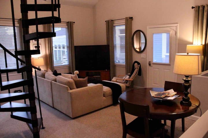 3-Bed ATL Carriage House & Loft - Cottages for Rent in Atlanta, Georgia ...