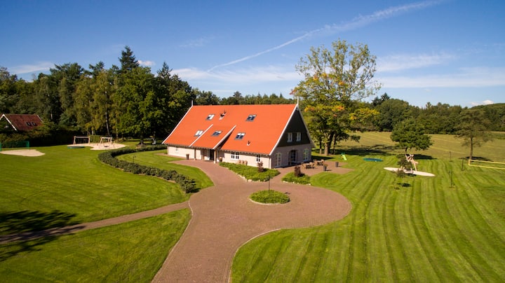 Vakantiehuis 10-43 Pers. Incl Eigen Hottub - Enschede