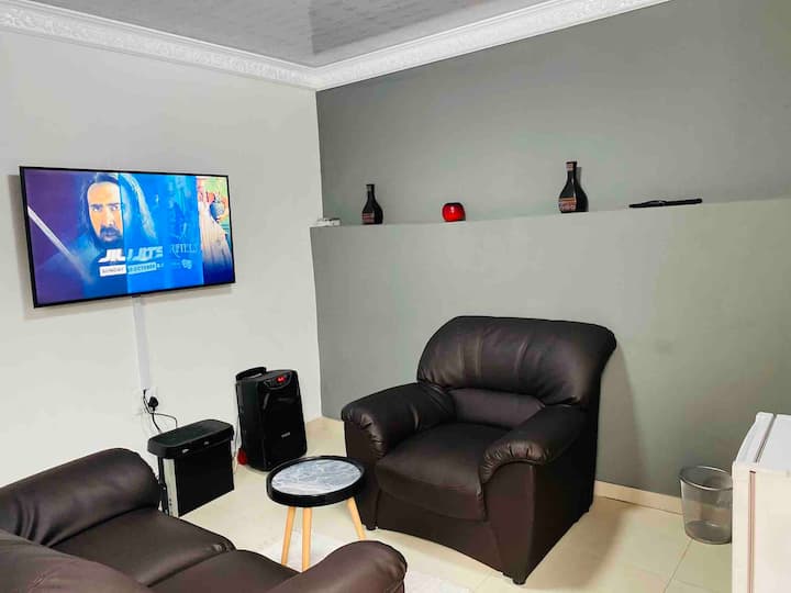 Mc’edams Guest House 1-bedroom Bed And Breakfast - KwaMashu