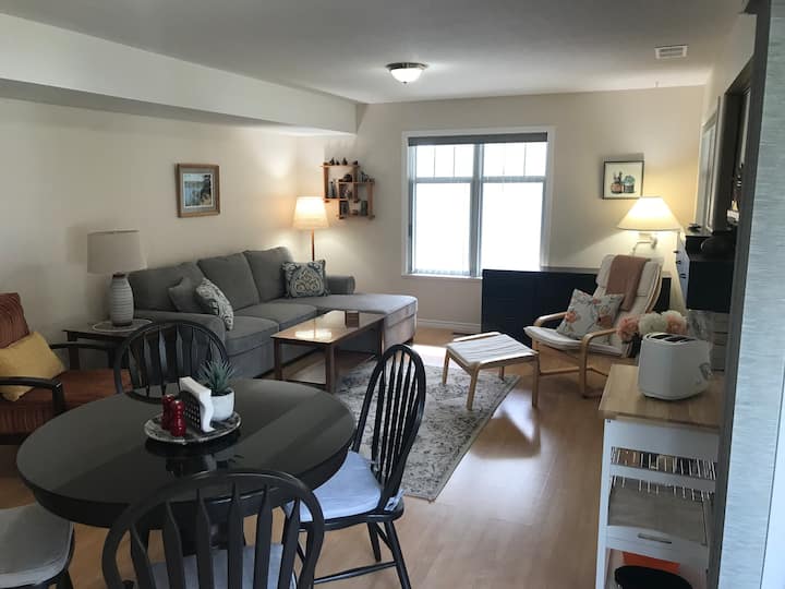 Lovely Two Bedroom Suite With Lots Of Amenities. - Summerland