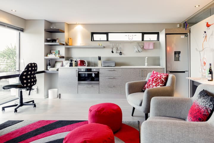 Stylish Studio S High Above Cape Town - 開普敦