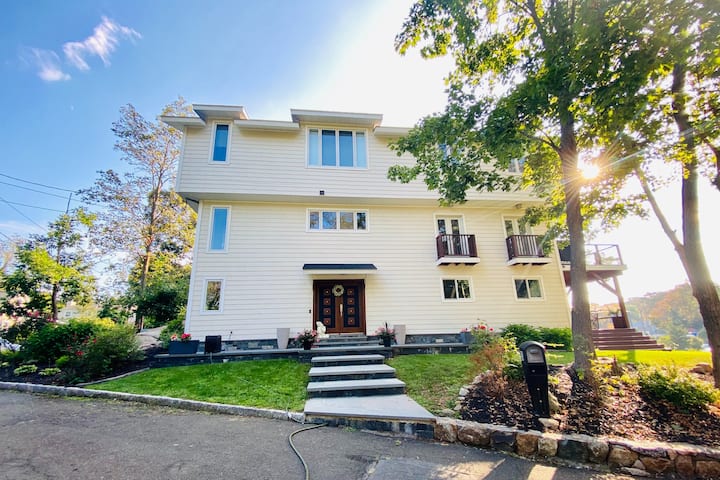 Modern House With Water Views At Shore Beach - Branford, CT