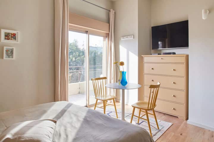 Charming Studio,terrace,bauhaus,superb Location!!! - Tel Aviv-Yafo