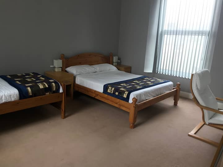 1 The Corner Rooms - Pembroke Dock