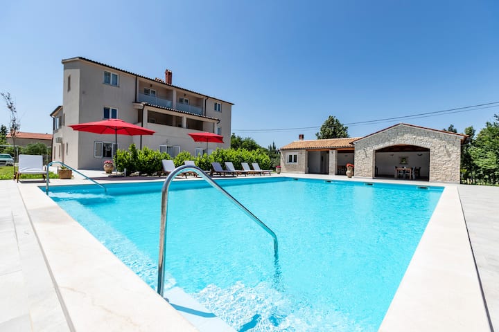 Apartment And Big Swimming Pool - Croacia