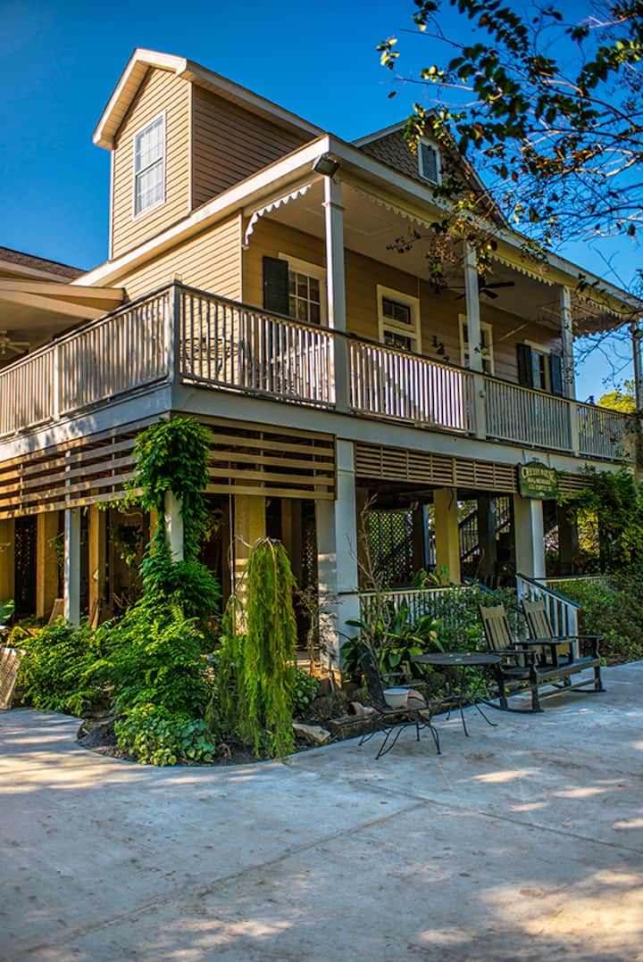 Pontchartrain Bedroom Suite - Mandeville, LA