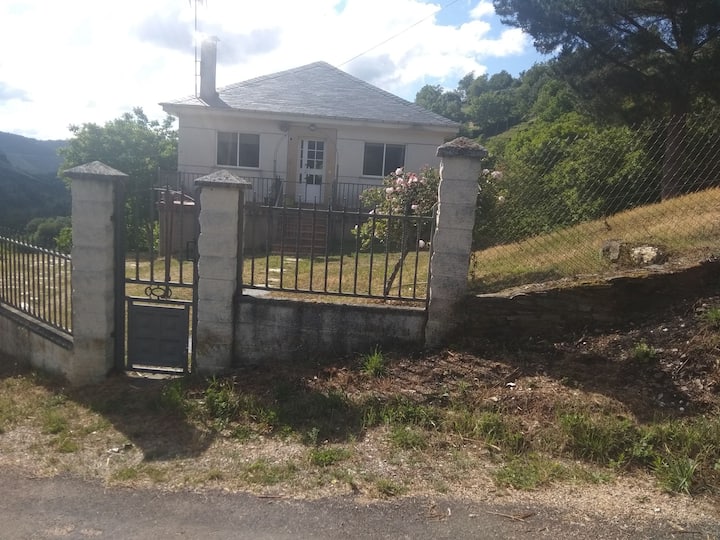Se Alquila Casa En Los Ancares. - Balboa