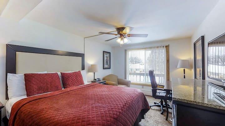 Serviced 3 Bedroom Apartment In Central Madison - Madison, WI