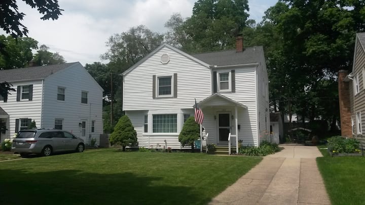 Charming, 2 Story House 1.8 Mi
Fr Campus:nd Games - South Bend, IN