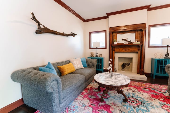 Flobama Bungalow-walk To Downtown/close To Una - Florence, AL