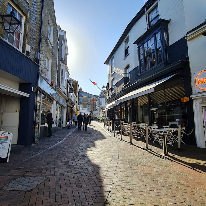 Compass Apartment
Modern & New. - Isle of Wight