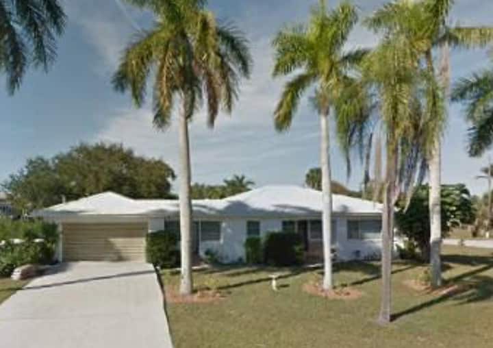Casa De Palm In Little Hickory Shores - Bonita Springs