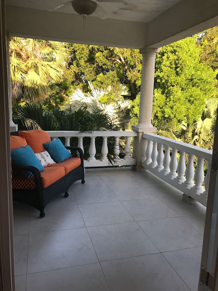 Calpurnia Condo - Beach Steps Away Great Location! - Barbados