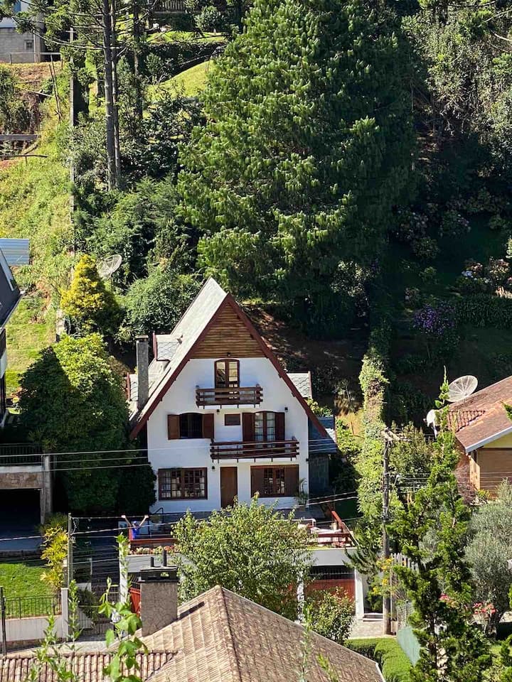 Casa Com 4 Suítes A 500m Do Centro De Capivari - Campos do Jordão