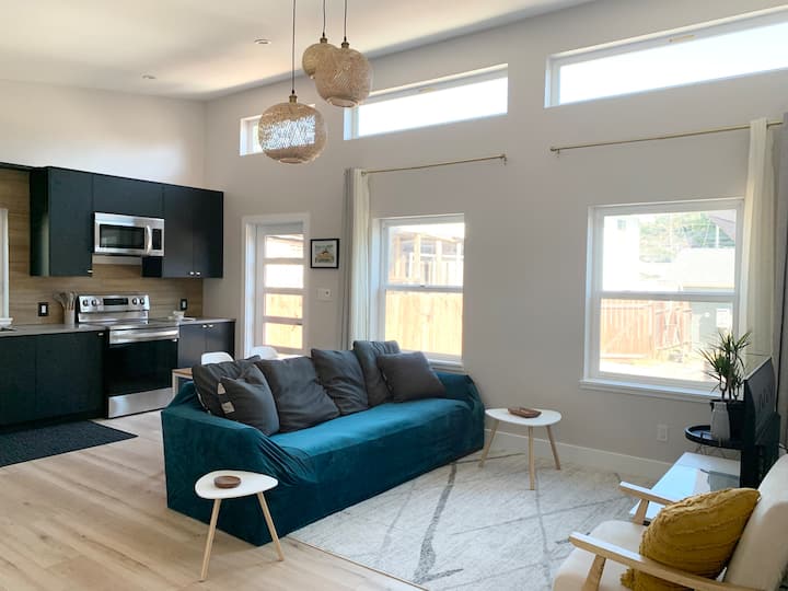 Sunlit 2-3 Bedroom Private House - Alameda, CA