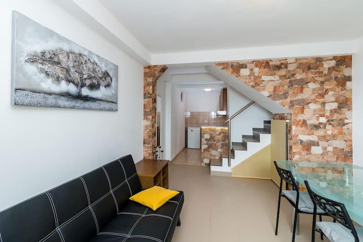 Seafront, Two Bedrooms
Halfway Split-trogir - Kaštela
