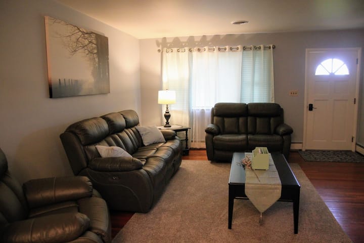 Eastbrook Family Guest House - Strasburg, PA