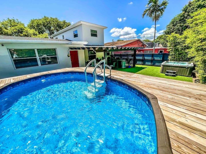 Miami Dream House: Pool, Hot Tub & Patio! - Miami, FL