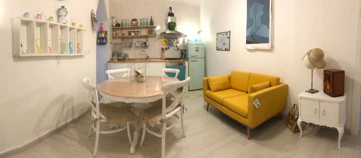 Beautifully Designed Central Naples Apartment - Naples
