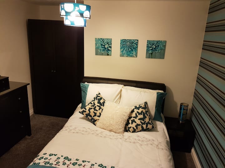 Clean, Double Room To Rent, Long Term Or Short - Corby