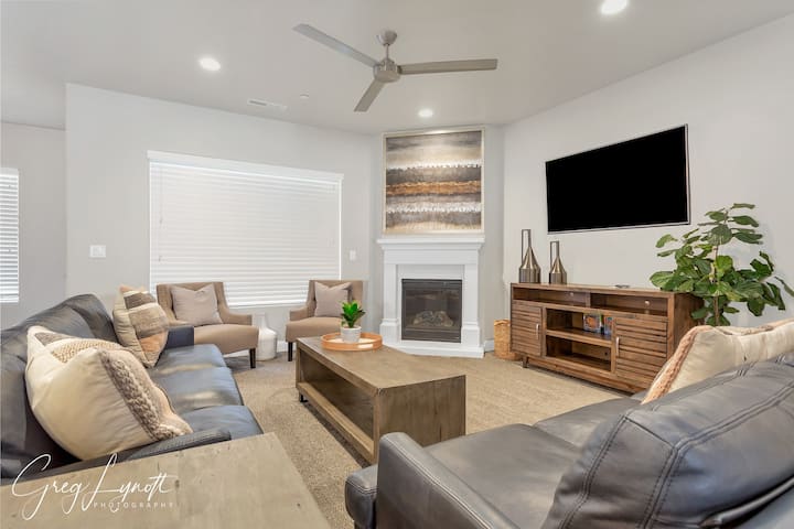 Zion Village Resort | Huge Pool | 5 Bdrm 16 Guests - Hurricane, UT