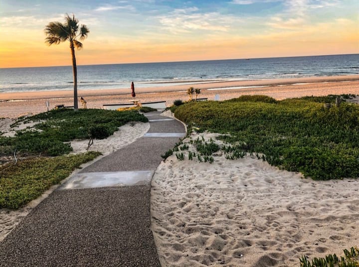 Sandy Beach~stunning Beach House ~ Pool Access - Puerto Peñasco