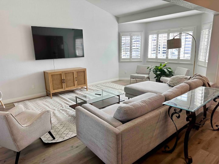 Super Spacious Cozy 4br Modern Home W/big Backyard - Lancaster, CA