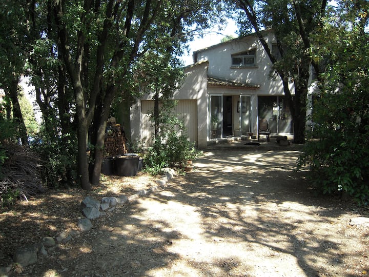 Villa Sur Terrain Arboré. - Montpellier