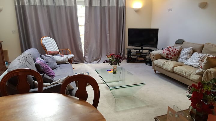 Large Double Bedroom With Rail Link To London - Hampton