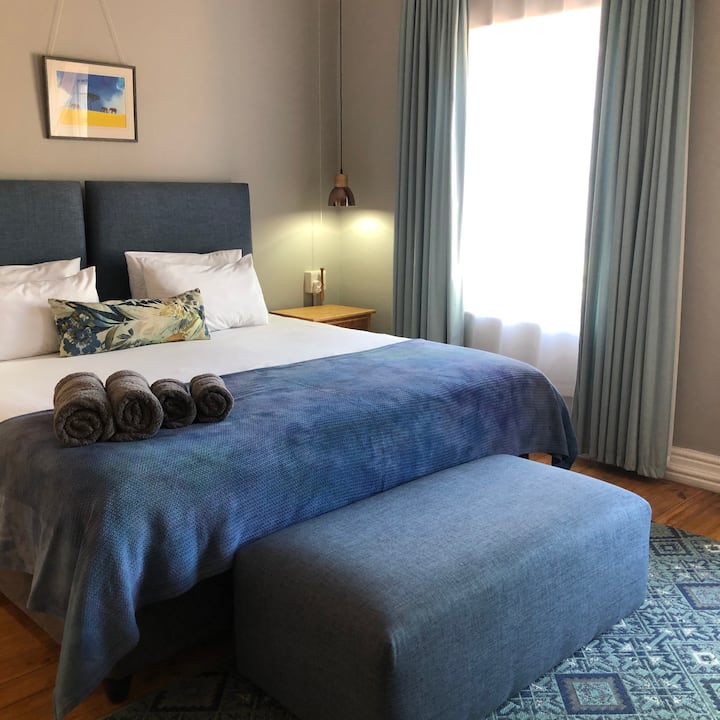 At The Loerie - King Room With En-suite - Knysna