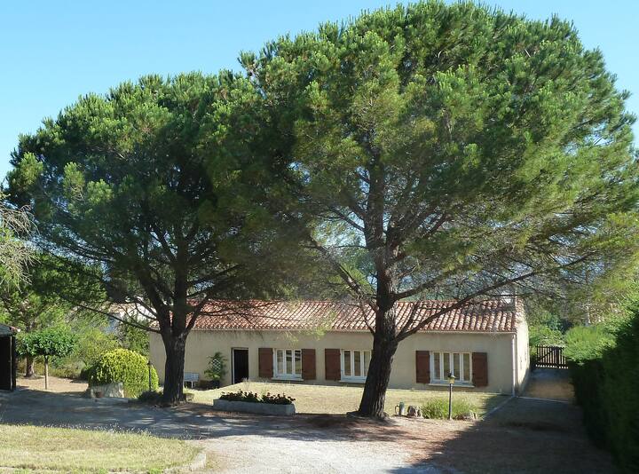 Les éCureuils. Maison Climatisée. - Aude