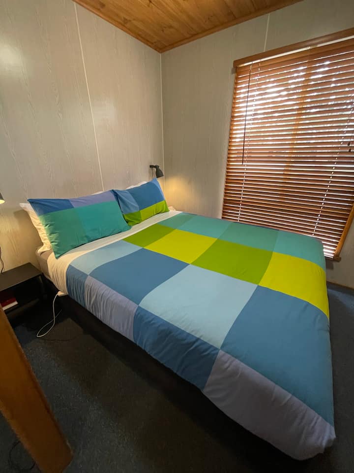 Cedar Self Contained Cabin #4 - Wangaratta