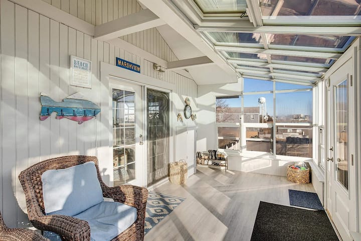 Entire Duplex | Pet-friendly | Sleeps 12+| Parking - Hampton, NH