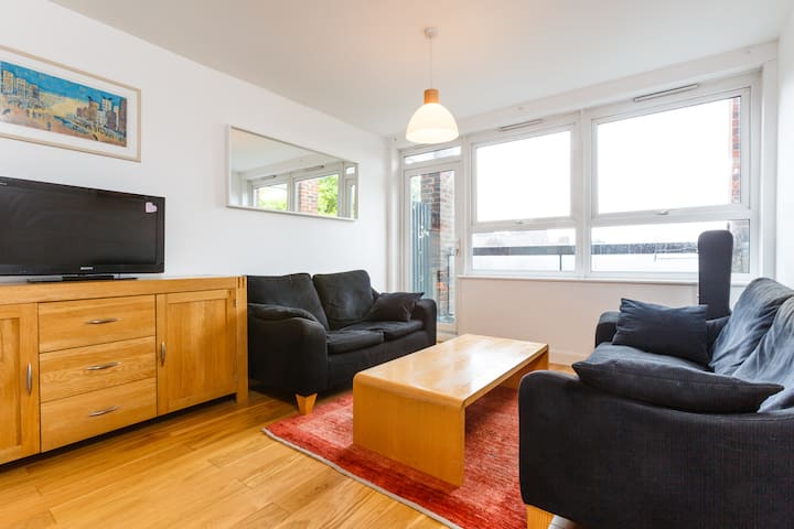 Bright & Spacious 2 Bed Islington Flat | Fast Wifi - Islington - London