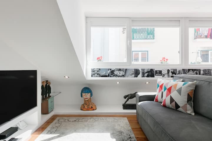 Classy, Restored Art Filled Apartment In Historic Center - Lisboa