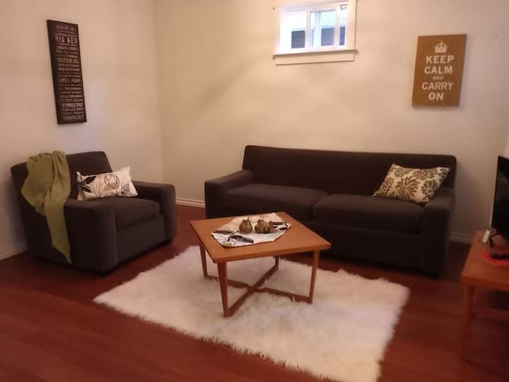 Sunalta 2 Story Home - 3 Bedrooms - Calgary