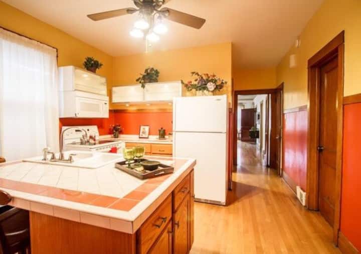 Private Room In Berwyn - Brookfield, IL