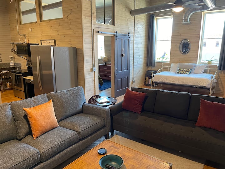 Harmony Grove Loft: Downtown - Lofts for Rent in Commerce, Georgia ...