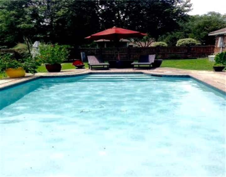 Deann’s Pool Palace. Upgraded Stay.  Welcome Home - Biloxi, MS
