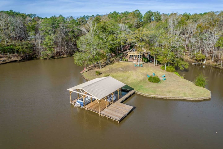 Sleeps 10, Igloo Guest House, 5 Kayaks, + More! - Eatonton, GA