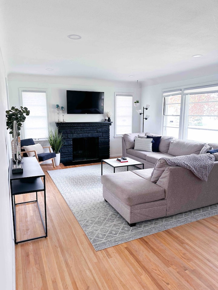 Nice Cozy Home In An Amazing Location! - Bloomington, MN
